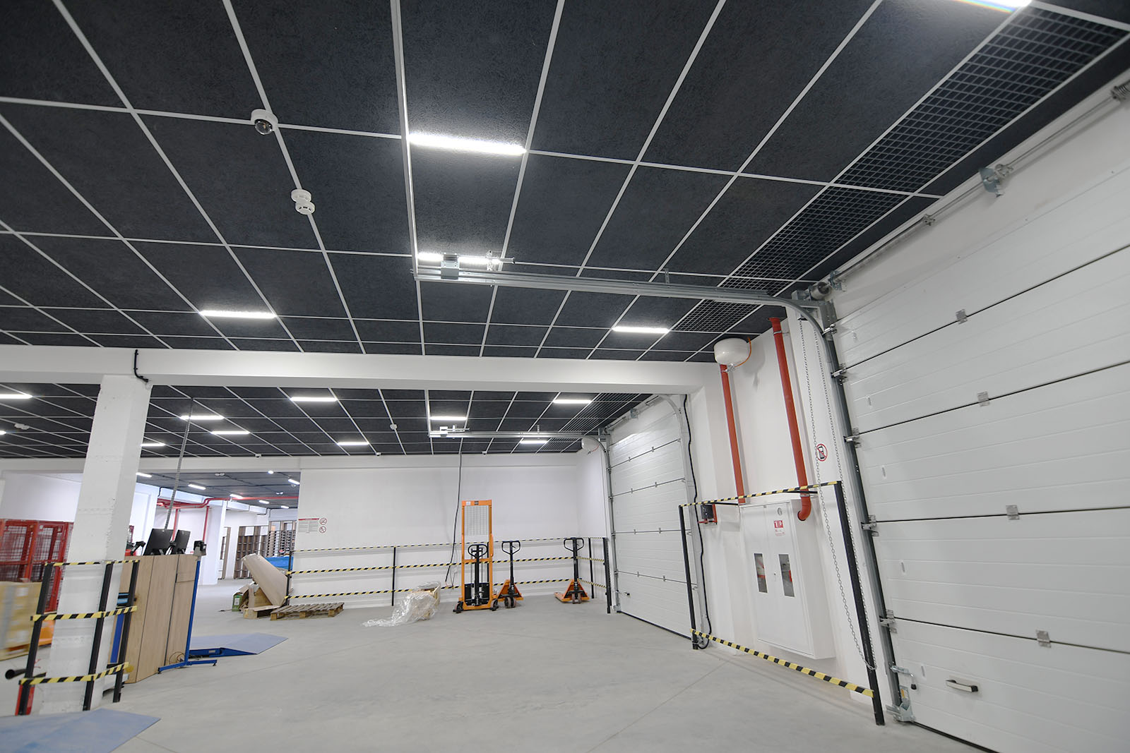 Completion and installation of ceilings on Kraft T-profiles